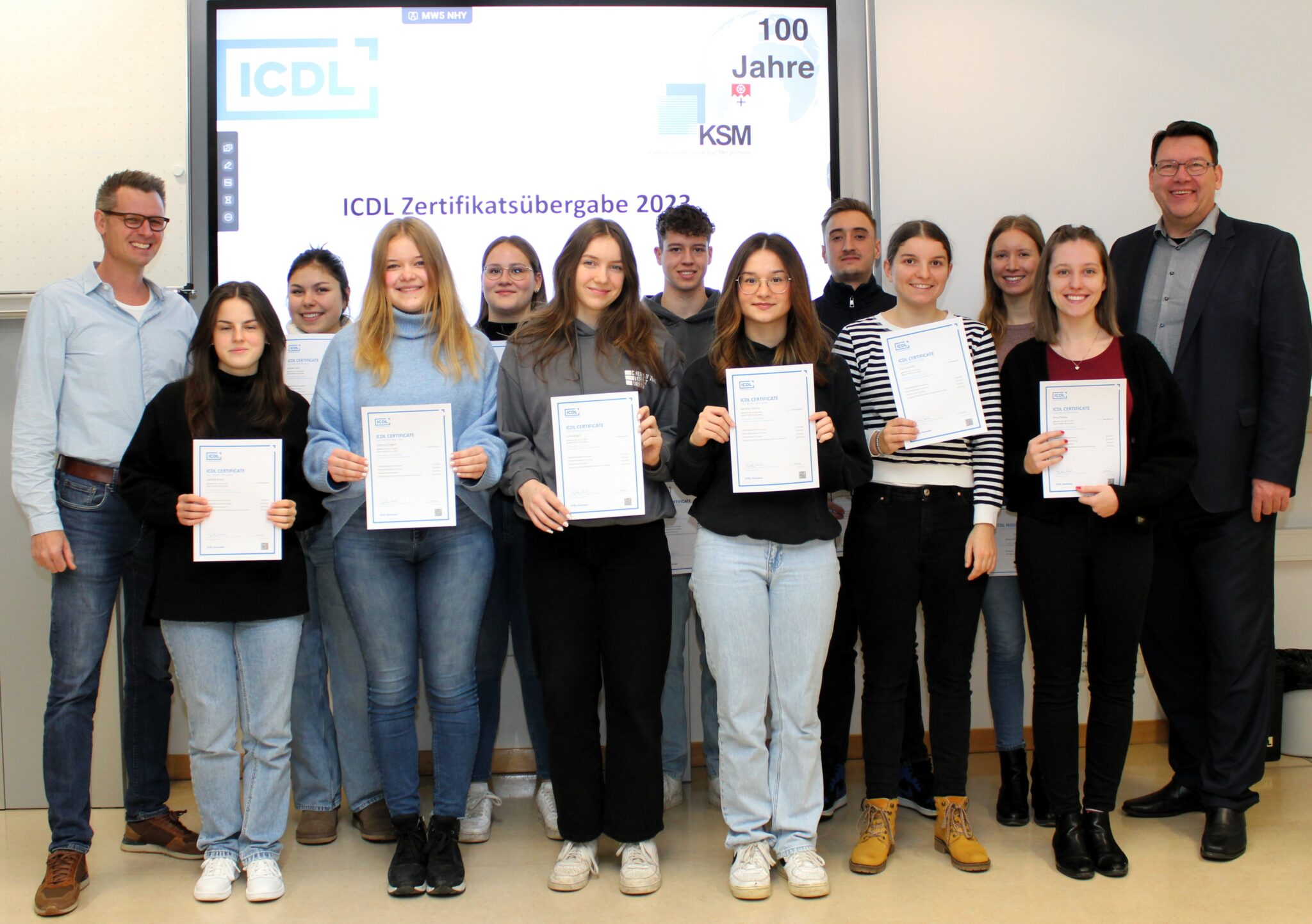 Digitale Kompetenz bewiesen - 21 Schüler erfolgreich - Kaufmännische ...